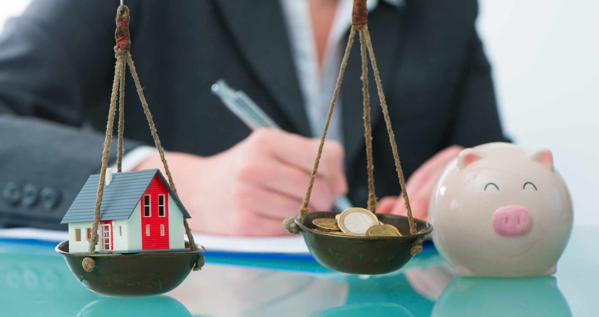 Property vs Shares: Which Is a Better Investment?